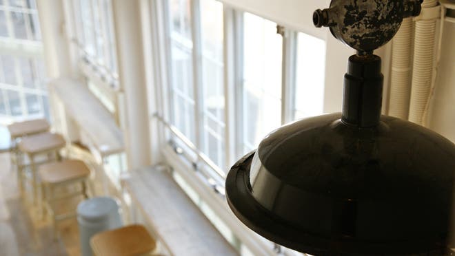 【 広尾 】ファッション誌等の撮影スポット、街の角地に佇む白の外観が印象的な複合型ショップ「CANVAS TOKYO」の写真5