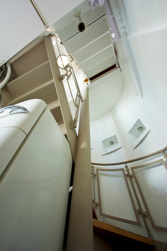 【 広尾 】ファッション誌等の撮影スポット、街の角地に佇む白の外観が印象的な複合型ショップ「CANVAS TOKYO」の写真8