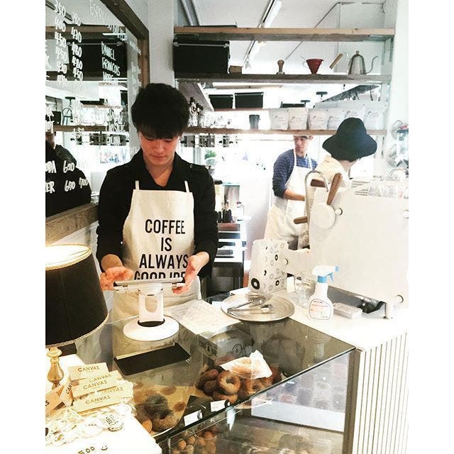 【 広尾 】ファッション誌等の撮影スポット、街の角地に佇む白の外観が印象的な複合型ショップ「CANVAS TOKYO」の写真9