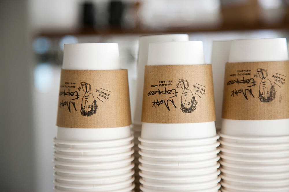 【 広尾 】ファッション誌等の撮影スポット、街の角地に佇む白の外観が印象的な複合型ショップ「CANVAS TOKYO」の写真10