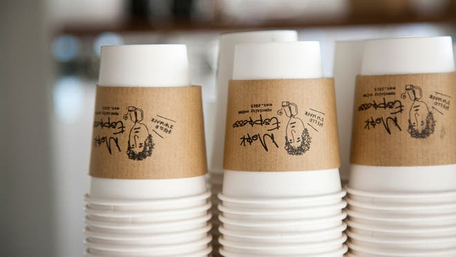 【 広尾 】ファッション誌等の撮影スポット、街の角地に佇む白の外観が印象的な複合型ショップ「CANVAS TOKYO」の写真10