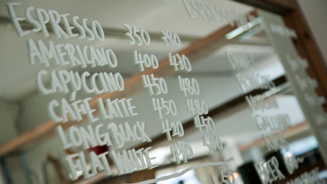 【 広尾 】ファッション誌等の撮影スポット、街の角地に佇む白の外観が印象的な複合型ショップ「CANVAS TOKYO」の写真13