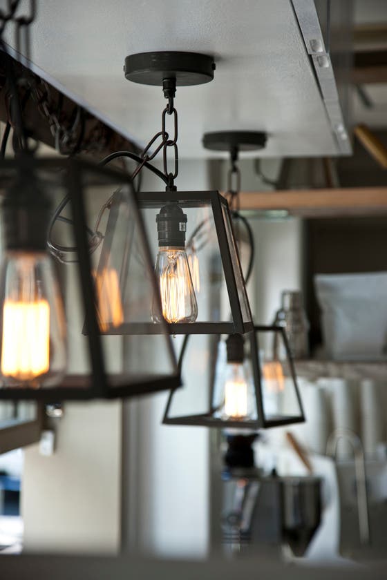 【 広尾 】ファッション誌等の撮影スポット、街の角地に佇む白の外観が印象的な複合型ショップ「CANVAS TOKYO」の写真14