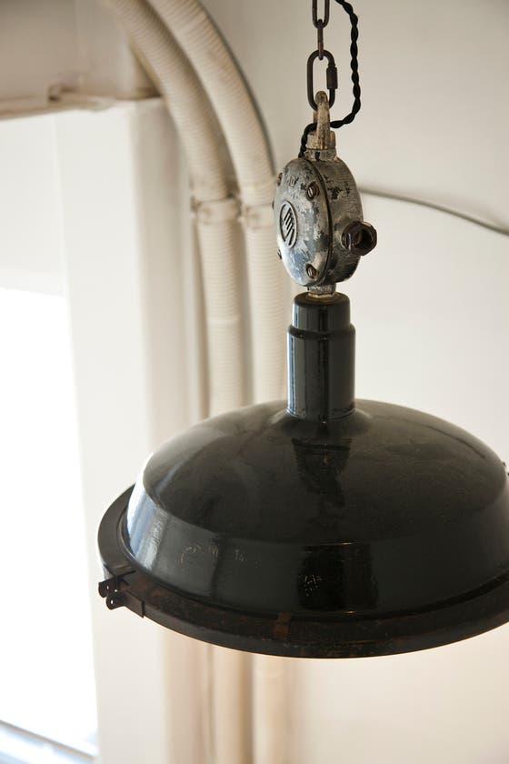 【 広尾 】ファッション誌等の撮影スポット、街の角地に佇む白の外観が印象的な複合型ショップ「CANVAS TOKYO」の写真17