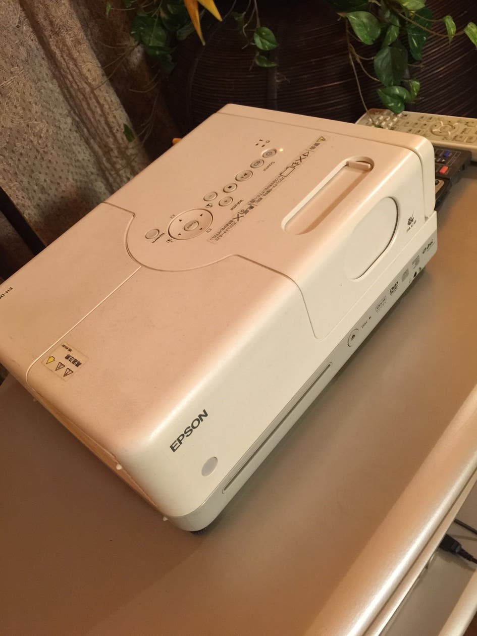 Amazonプライムの映画見放題！お部屋が映画館になるプロジェクターの画像1