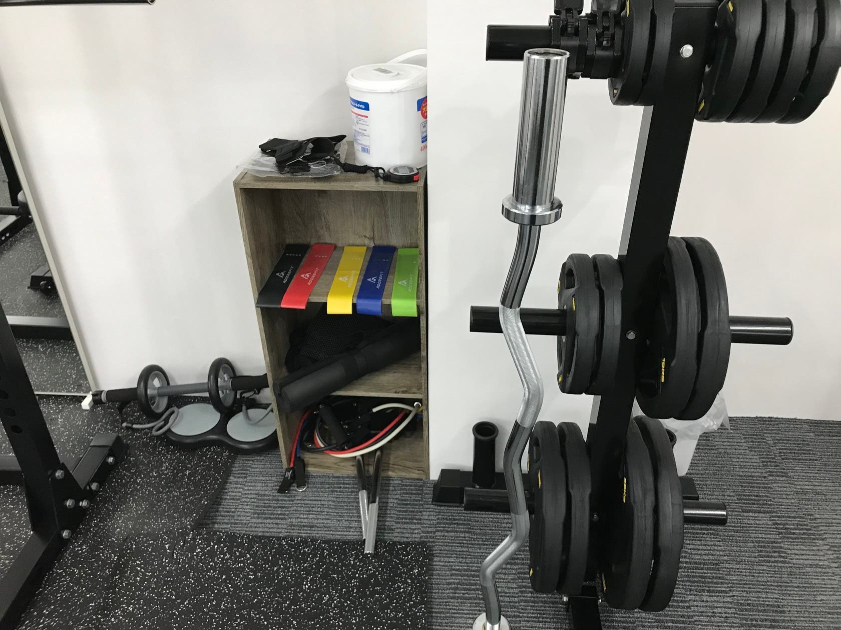 《堺市中百舌鳥の完全プライベート個室ジム》パワーラック、各種チューブ、プレート112.5ｋｇまでの写真5