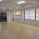 駅からスグ！コンビニの上！たくさんの窓で換気も安心、便利で明るくキレイなダンススタジオの写真2
