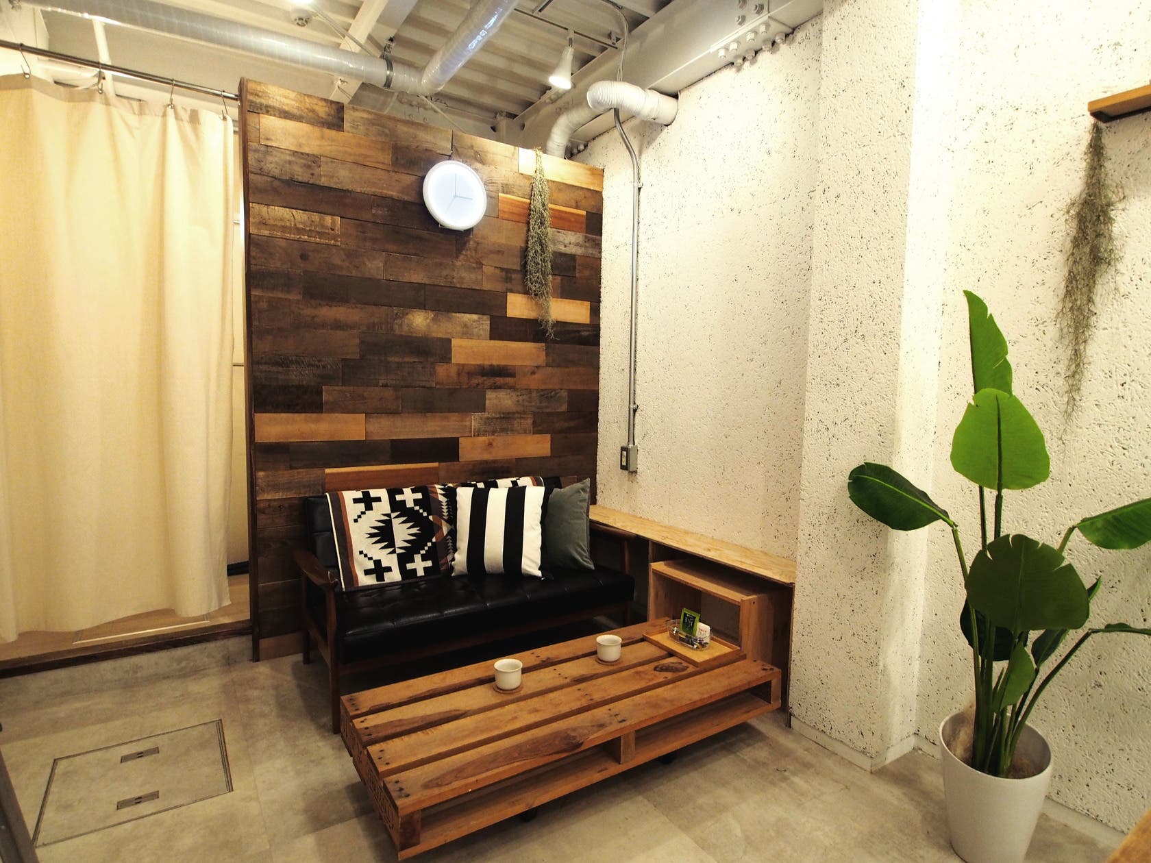 【中崎町徒歩3分 GHON 101】路面に面したワンルーム貸切。展示会、撮影、女子会に！の写真5