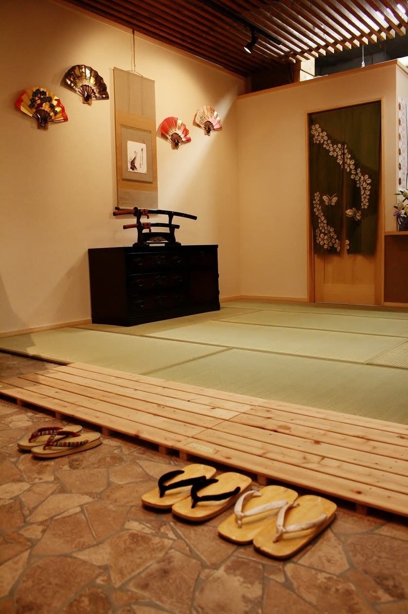 【予約リクエスト制】ミニステージ付き。三条駅から徒歩４分。レッスン/懇親会/会議/などの写真4