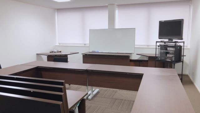 トヨタカローラ愛媛 中央通店【スタッフ常駐,無料駐車場完備の会議室】ワークショップ・会議利用などに!の写真3