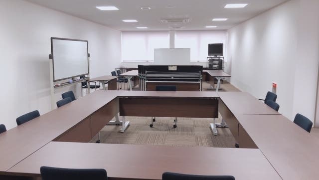 トヨタカローラ愛媛 中央通店【スタッフ常駐,無料駐車場完備の会議室】ワークショップ・会議利用などに!の写真4