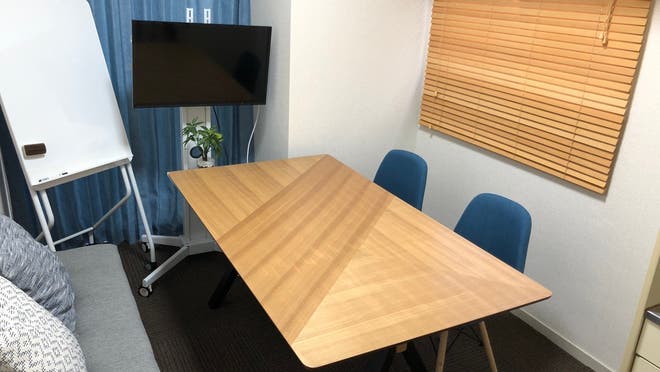 【新宿駅🚶4分】高速Wi-Fi💻VOD内蔵TV📺ゆったり過ごせるデザイナーズ貸し会議室♪ランドプレイス新宿南口の写真1