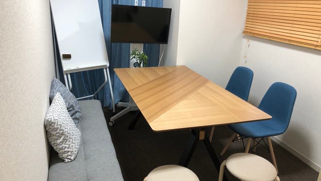 【新宿駅🚶4分】高速Wi-Fi💻VOD内蔵TV📺ゆったり過ごせるデザイナーズ貸し会議室♪ランドプレイス新宿南口の写真2