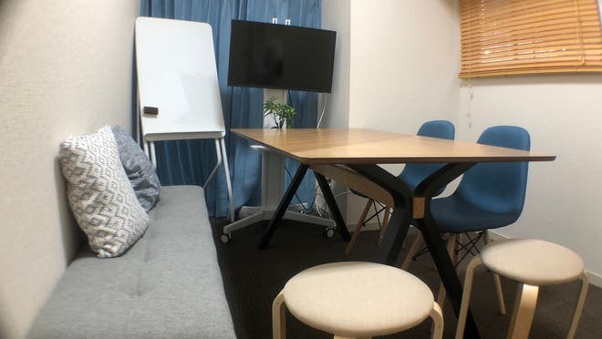 【新宿駅🚶4分】高速Wi-Fi💻VOD内蔵TV📺ゆったり過ごせるデザイナーズ貸し会議室♪ランドプレイス新宿南口の写真4