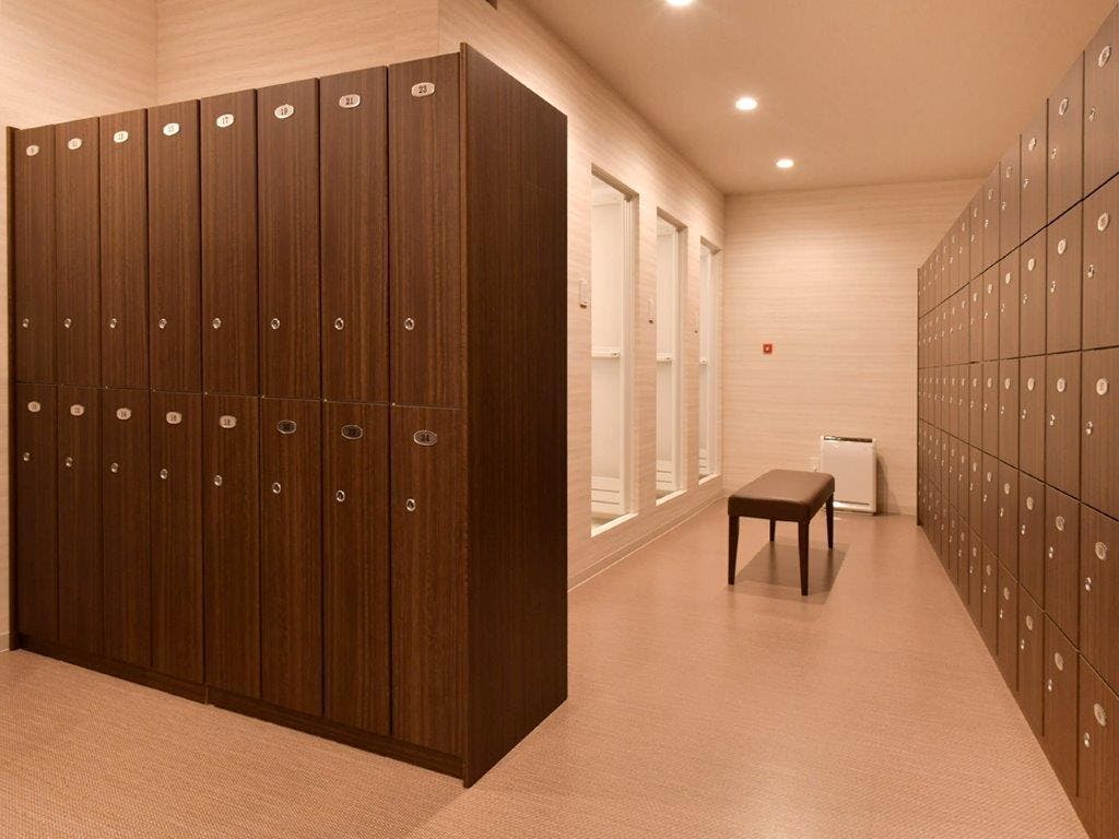 24時間ジムに併設の個室トレーニングルーム！！ロッカールーム・シャワーブース完備！の写真9