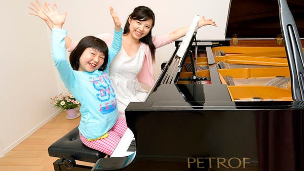 きれいなピアノ教室のスペースです!グランドピアノでの練習や、ミニ発表会に♪の写真1