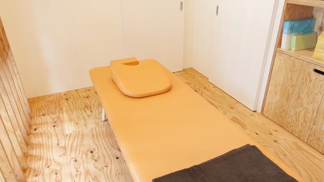 木目調でおしゃれなスペース。ヨガ・ピラティス・教室・トレーニング・リラクゼーションなどに利用など!の写真4
