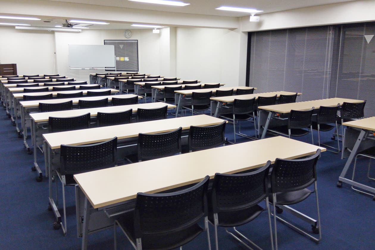 2号室【四ツ橋・心斎橋エリア！駅から徒歩0秒！】スクール形式６０名まで。無料備品も多数！同ビル内に複数会場の写真3