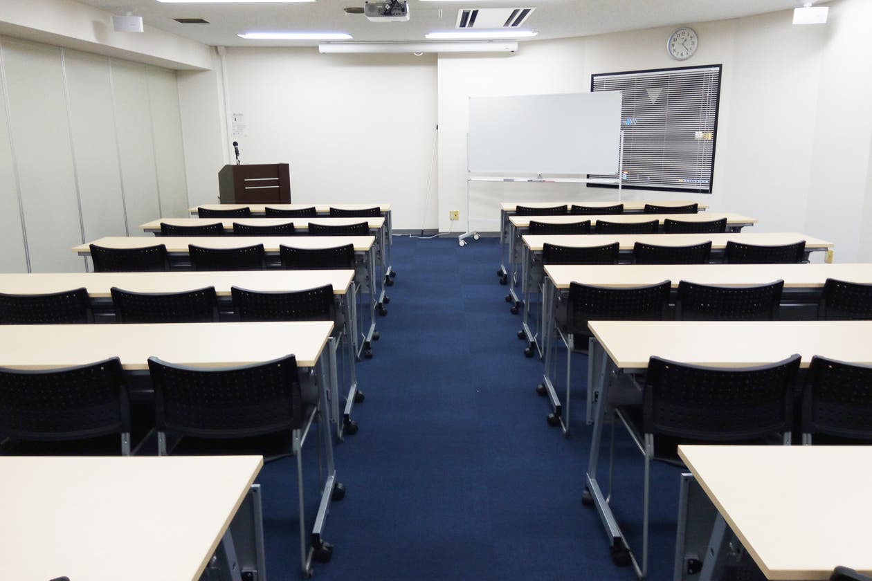 2号室【四ツ橋・心斎橋エリア！駅から徒歩0秒！】スクール形式６０名まで。無料備品も多数！同ビル内に複数会場の写真2