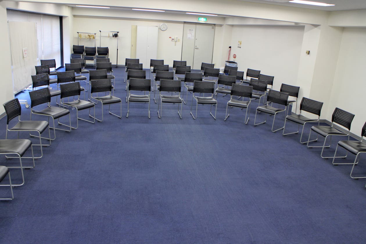 2号室【四ツ橋・心斎橋エリア！駅から徒歩0秒！】スクール形式６０名まで。無料備品も多数！同ビル内に複数会場の写真15