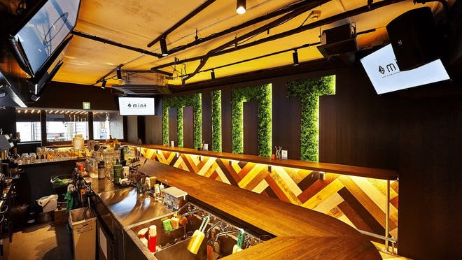 六本木交差点から徒歩2分の立地に、モニター11台完備のスポーツ観戦や撮影に最適なスペースが誕生!の写真2