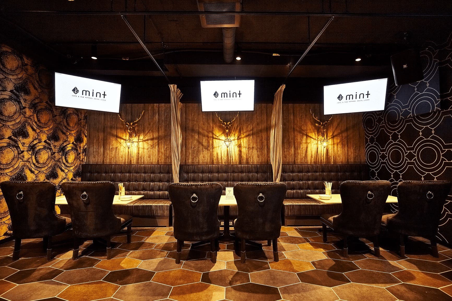 六本木交差点から徒歩2分の立地に、モニター11台完備のスポーツ観戦や撮影に最適なスペースが誕生！の写真4