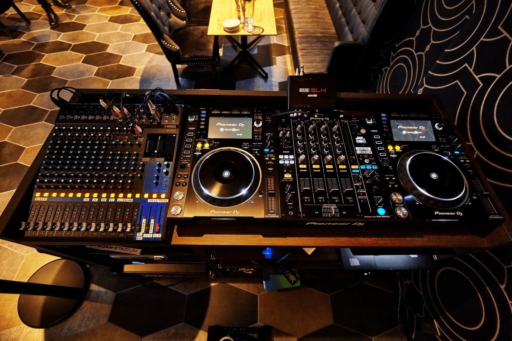 六本木交差点から徒歩2分の立地に、モニター11台完備のスポーツ観戦や撮影に最適なスペースが誕生！の写真6