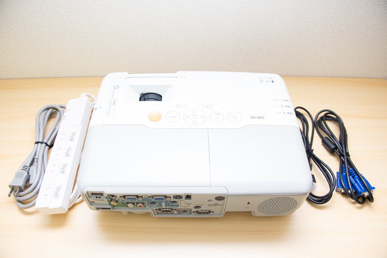 横浜駅2分！★3時間・6時間以上で割引★高速Wi-Fi！24時間営業！落ち着いた完全個室！折り畳み机でレイアト自由！の写真8