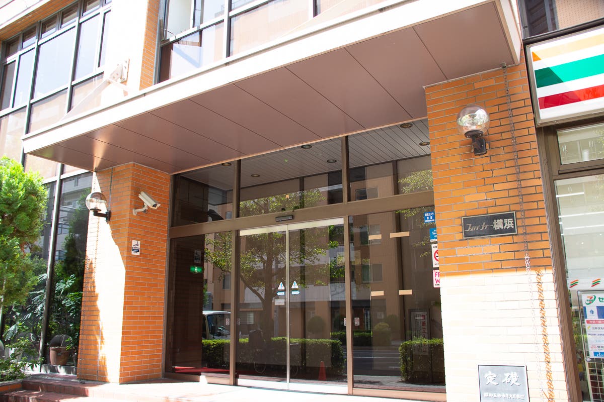 横浜駅2分！★3時間・6時間以上で割引★高速Wi-Fi！24時間営業！落ち着いた完全個室！折り畳み机でレイアト自由！の写真14