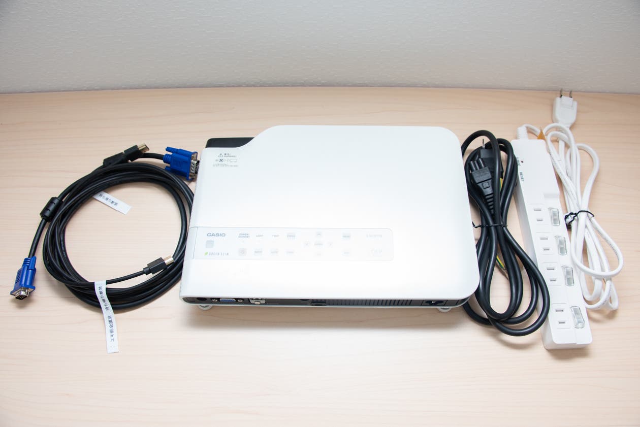 横浜駅2分!!★3時間・6時間以上で割引★高速Wi-Fi！24時間営業！明るい完全個室！折り畳み机でレイアト自由！の写真8