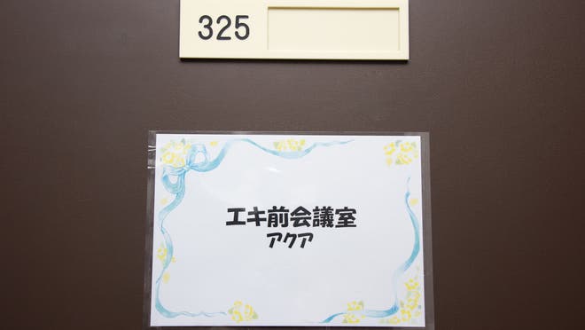 横浜駅2分!!★3時間・6時間以上で割引★高速Wi-Fi!24時間営業!明るい完全個室!折り畳み机でレイアト自由!の写真13