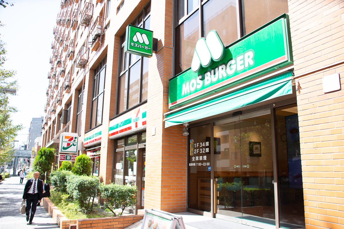 横浜駅2分!!★3時間・6時間以上で割引★高速Wi-Fi！24時間営業！明るい完全個室！折り畳み机でレイアト自由！の写真15