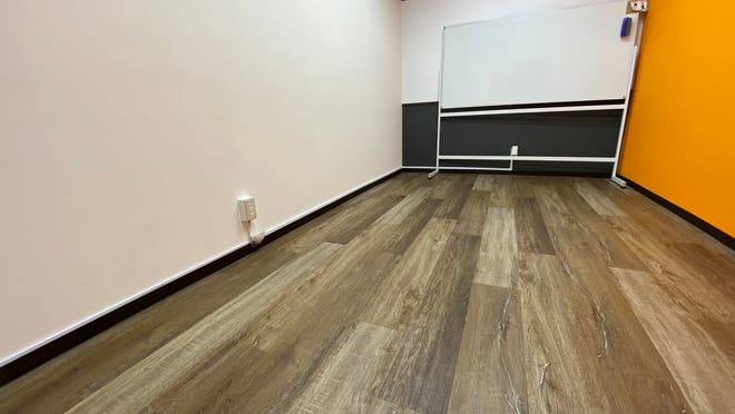【毎日消毒駅近人気】06ダンススタジオなど フリースペース ヨガやストレッチ 机を置いて面接などの写真1