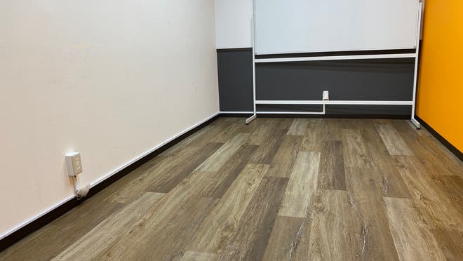 【毎日消毒駅近人気】06ダンススタジオなど フリースペース ヨガやストレッチ 机を置いて面接などの写真2