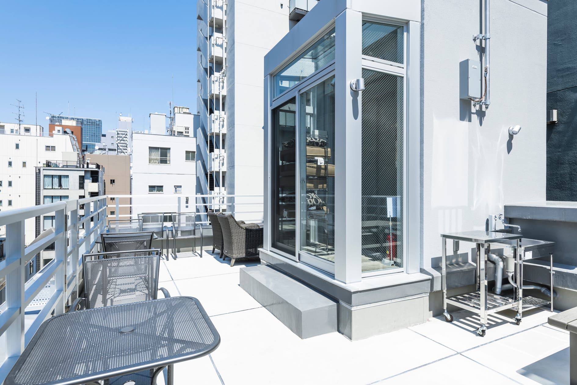 [新橋・風通しの良い屋上プライベート空間] 少人数の飲み会やイベント、作業や屋外会議に！感染対策万全！の写真5