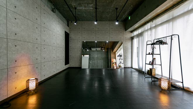 【大須観音駅出口から徒歩20秒】撮影にレッスンに! スタジオミラーなどプロ機材完備のスタイリッシュなスタジオの写真4