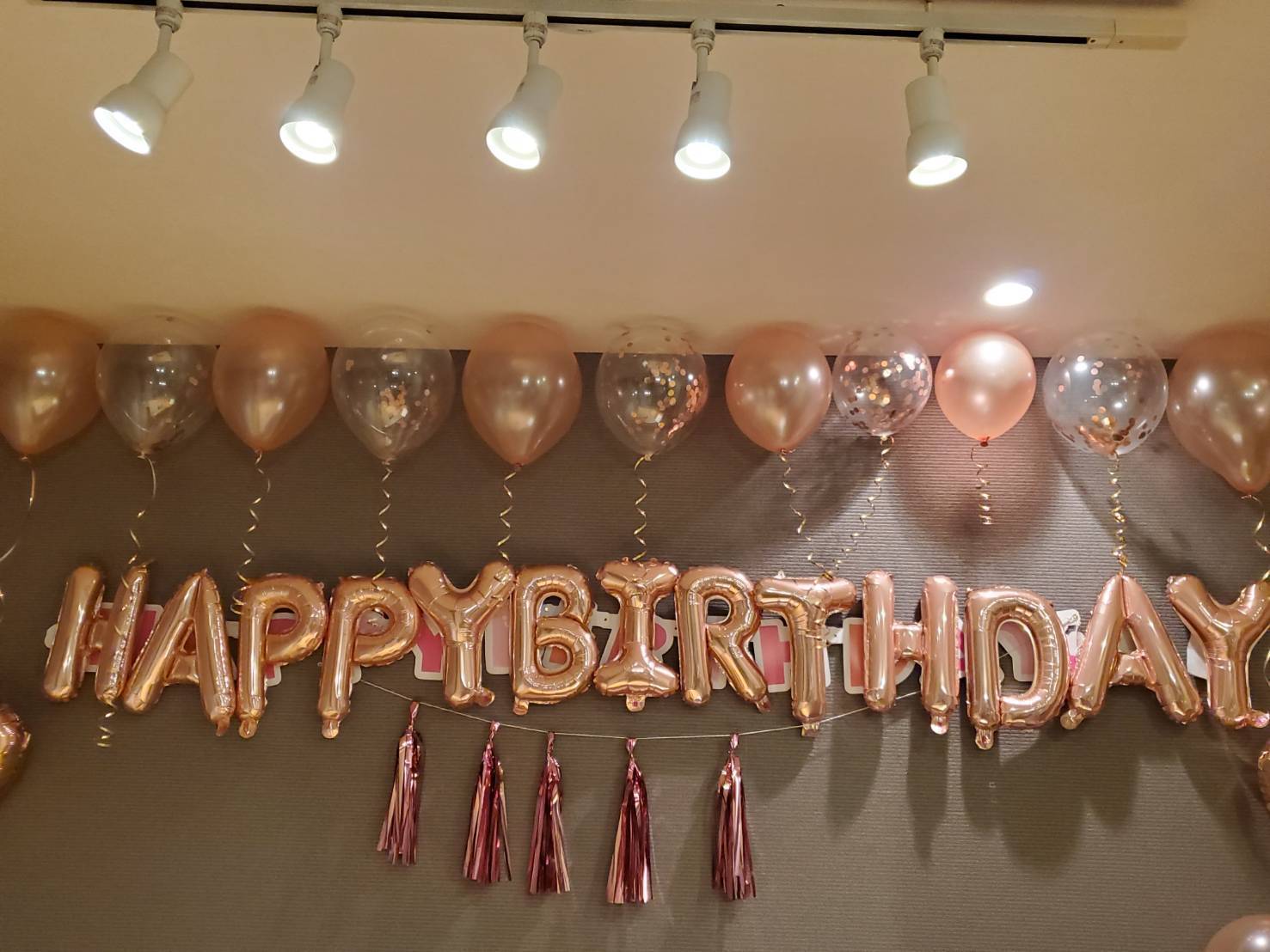 ＋　バルーン・ハッピーバースデー　飾り付けの画像1