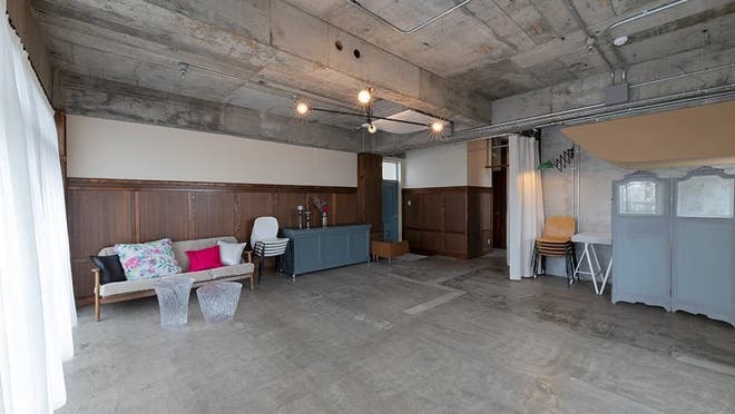 【窓あり 撮影等・教室等におすすめのフリースペース】1階にCafeもあるので便利です!最大15名着席可能。の写真1