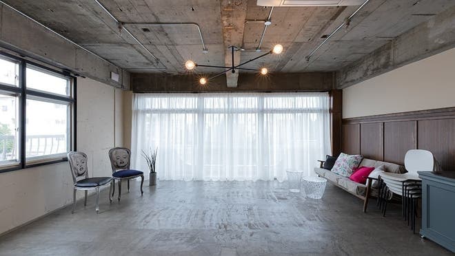 【窓あり 撮影等・教室等におすすめのフリースペース】1階にCafeもあるので便利です!最大15名着席可能。の写真2