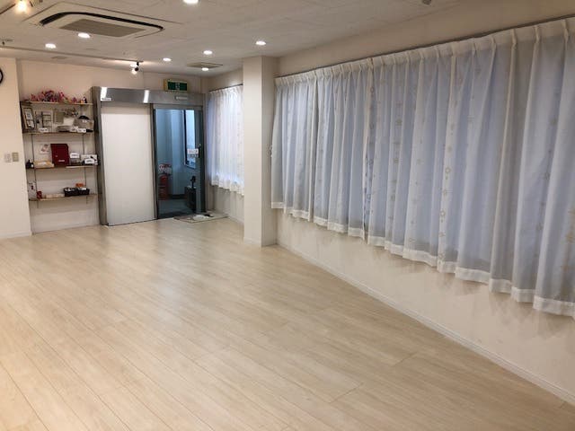 草加駅東口より徒歩1分！24時間・365日営業。ダンスが出来るレンタルスタジオPiattoです。草加駅のホームから見えます！の写真4