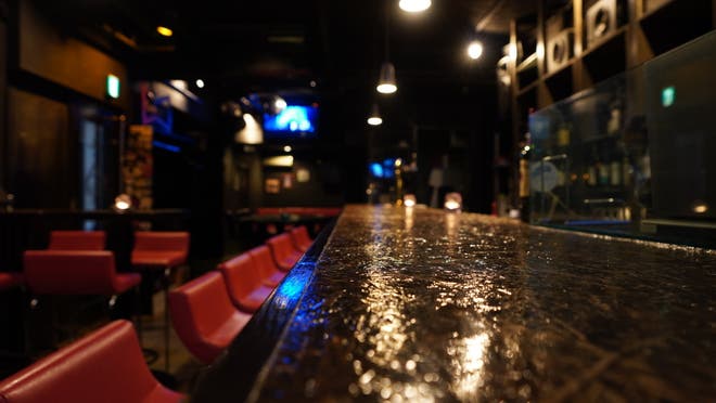 落ち着いた雰囲気のバー。MV撮影 / コスプレ撮影などにもオススメです!の写真1