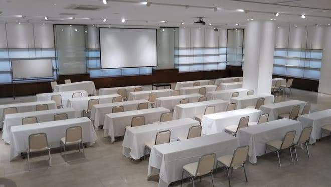 全面(大ホール) 広さ333㎡(101坪)、天井高3.5mの開放的なスペースです。の写真3