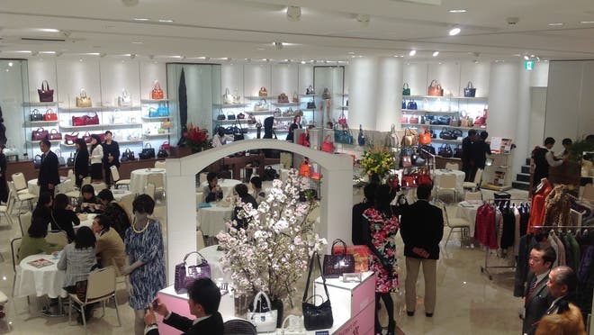 全面(大ホール) 広さ333㎡(101坪)、天井高3.5mの開放的なスペースです。の写真8