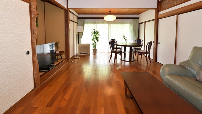 【鎌倉高校前駅徒歩8分!】広い庭付き2階建ての日本家屋の一軒家。の写真3