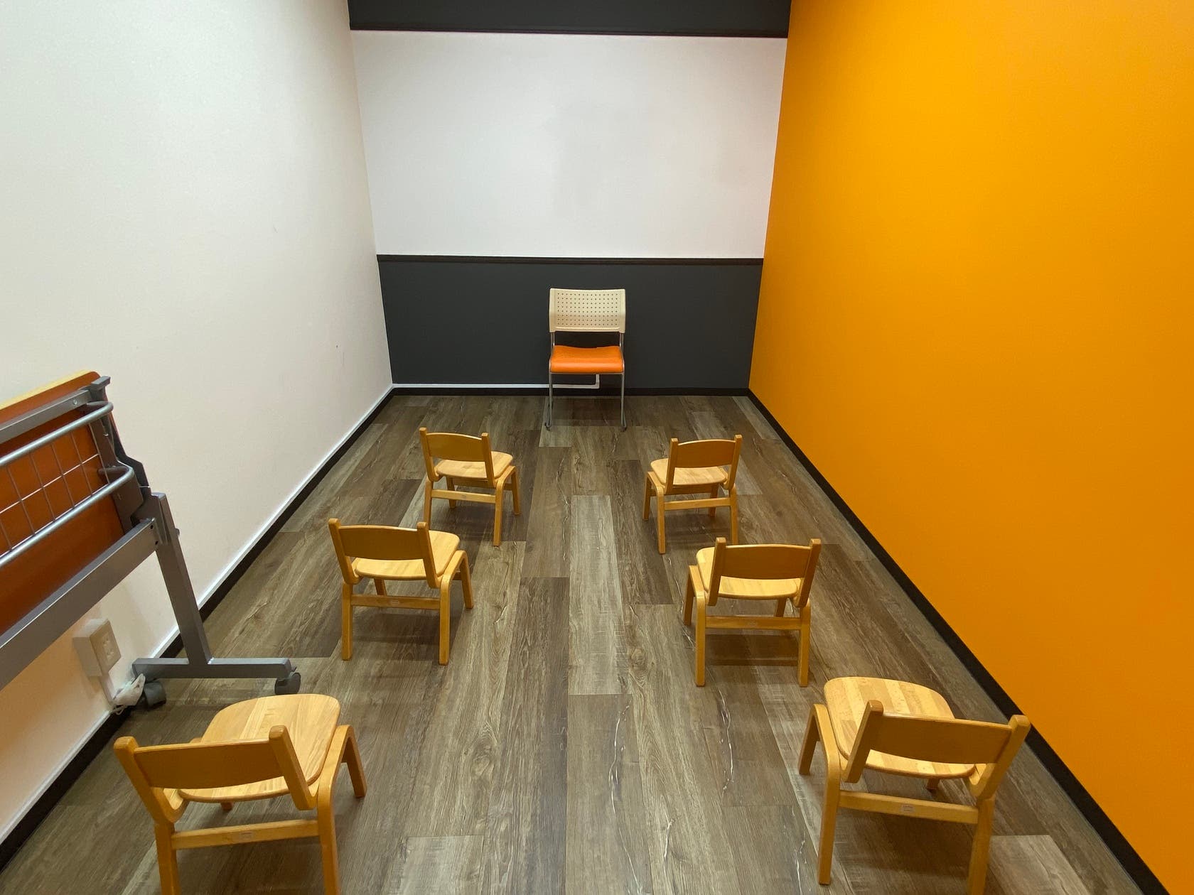 【毎日消毒駅近人気】06ダンススタジオなど　フリースペース　ヨガやストレッチ　机を置いて面接などの写真6