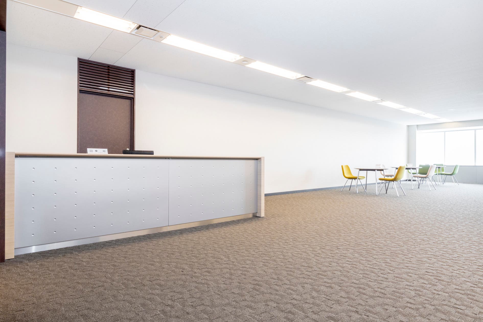 【弁天町駅直結】10名様用会議室#完全個室#ホワイトボード#テレワーク＃ママ会#Bizcomfort大阪ベイタワーの写真3