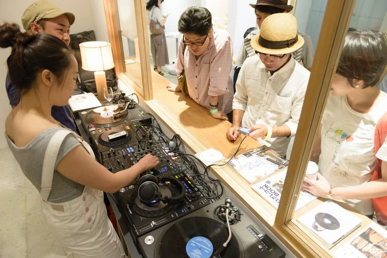 【横浜みなとみらい】BOOTH／DJや動画・音声収録、ミーティングにどうぞ！音響機材・吸音設備完備。控室などとしてもご利用可能。の写真6