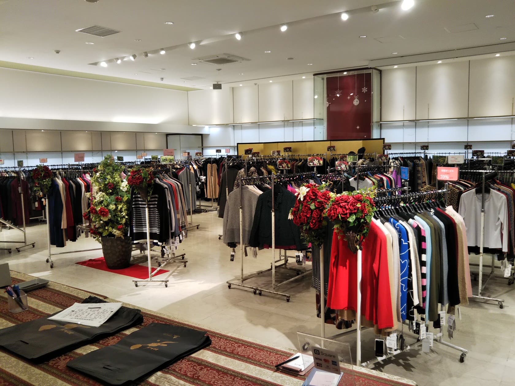 Ａ面（中ホール）　広さ２１４㎡(６５坪)、天井高3.5ｍの開放的なスペースです。の写真4