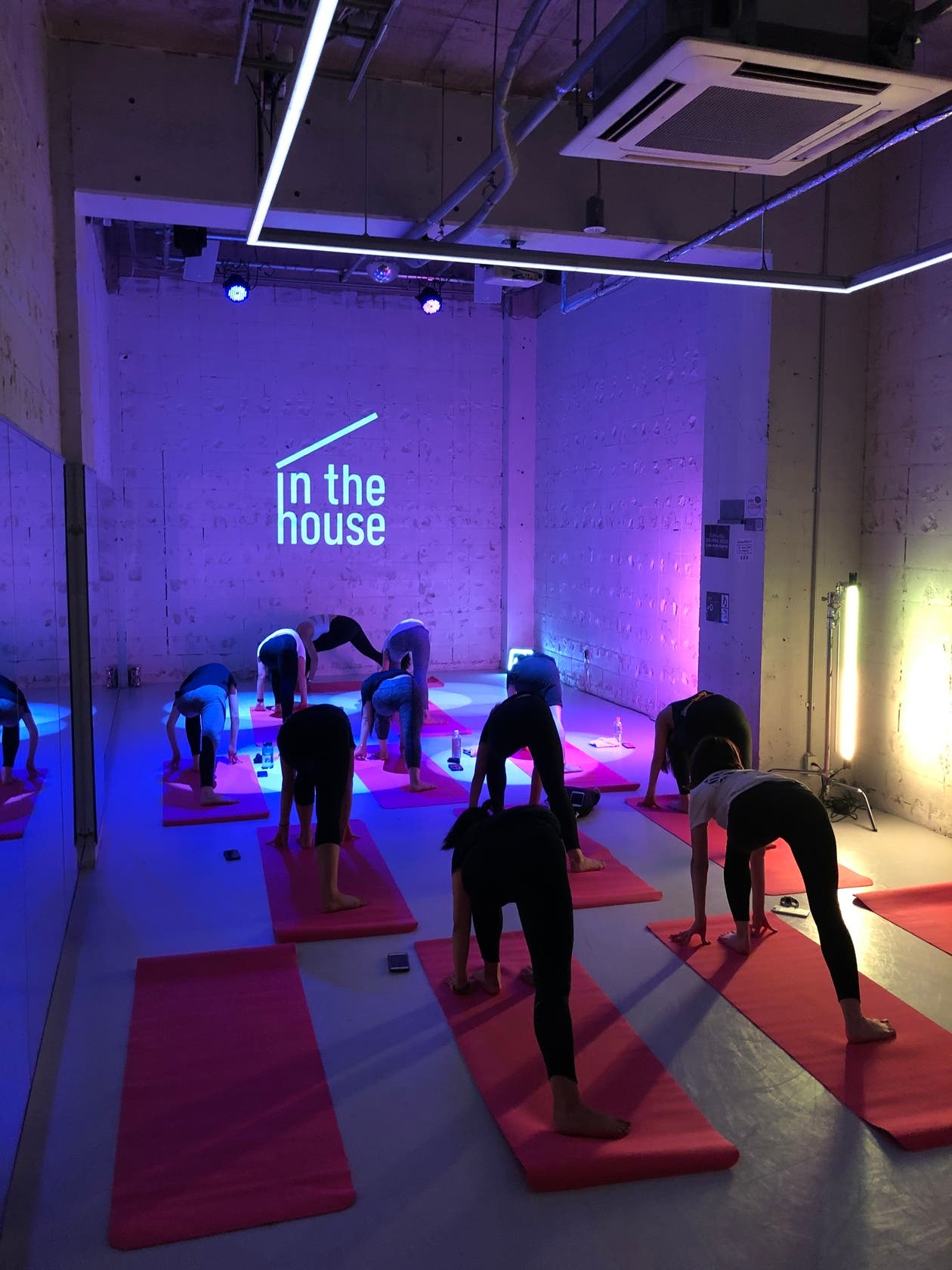 駅30秒！ベストホスト運営✨天高5mスペースで写真・動画撮影・ダンス・スポーツ・イベント/50㎡/24h【Cスタジオ】の写真6