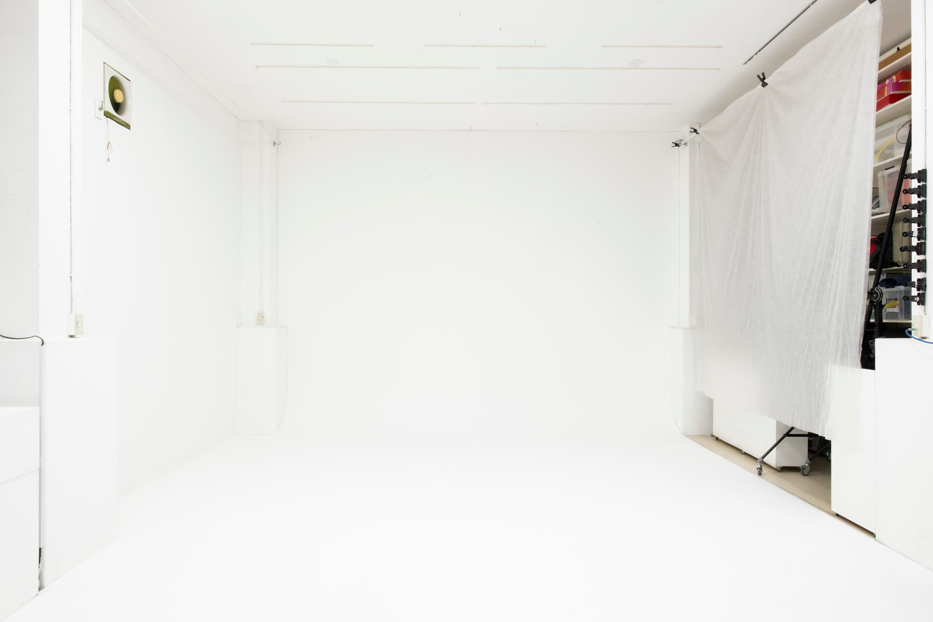 池袋エリアの広々白ホリスタジオ　天井高く、背景紙や無料機材も豊富！の写真9